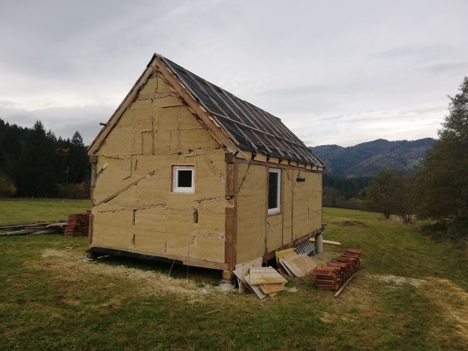 Building with hempcrete - InnoRenew CoE InnoRenew CoE