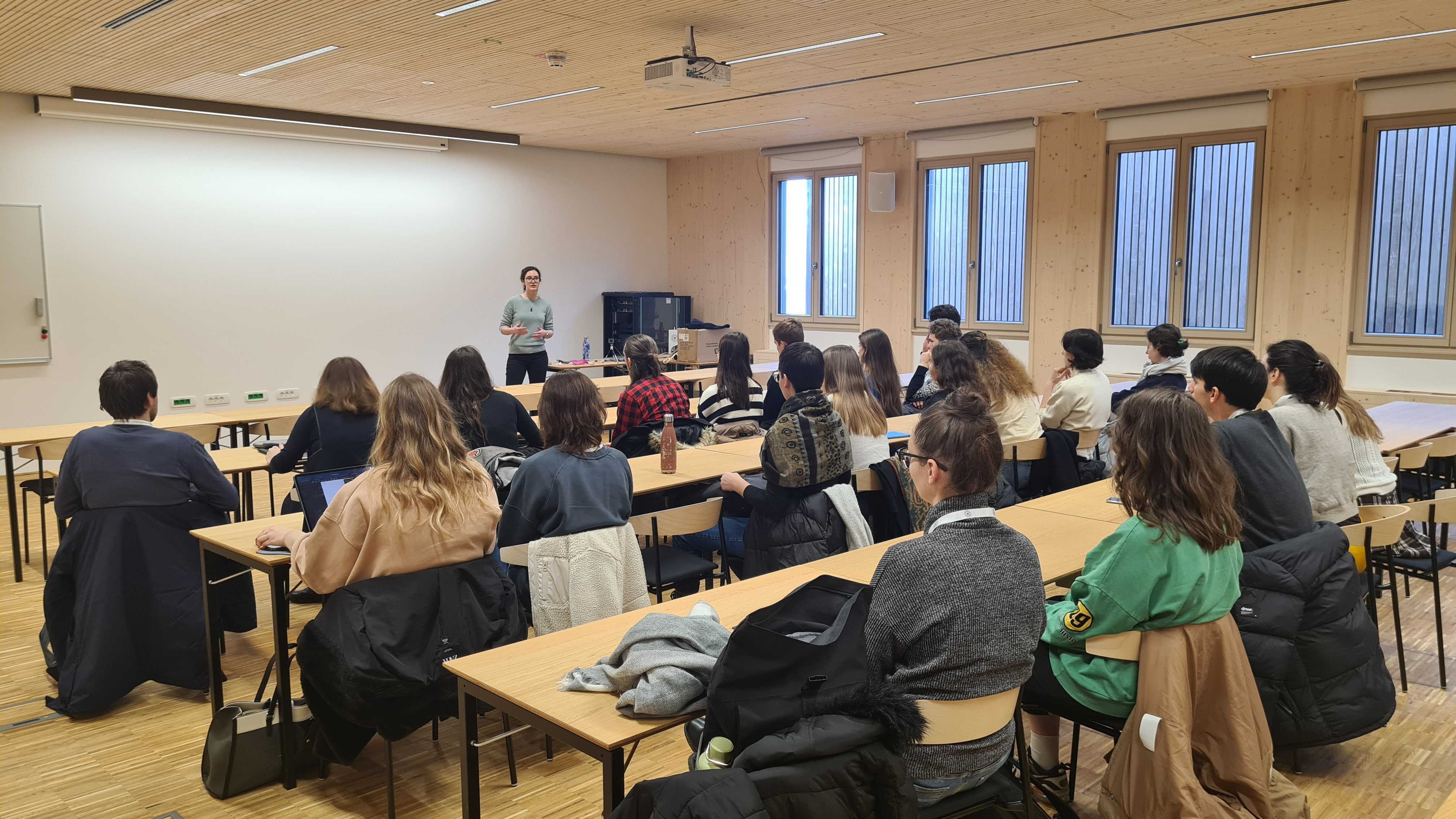 InnoRenew CoE hosted students from the Faculty of Architecture ...